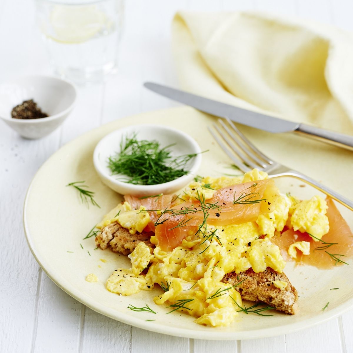 scrambled eggs accompaniments