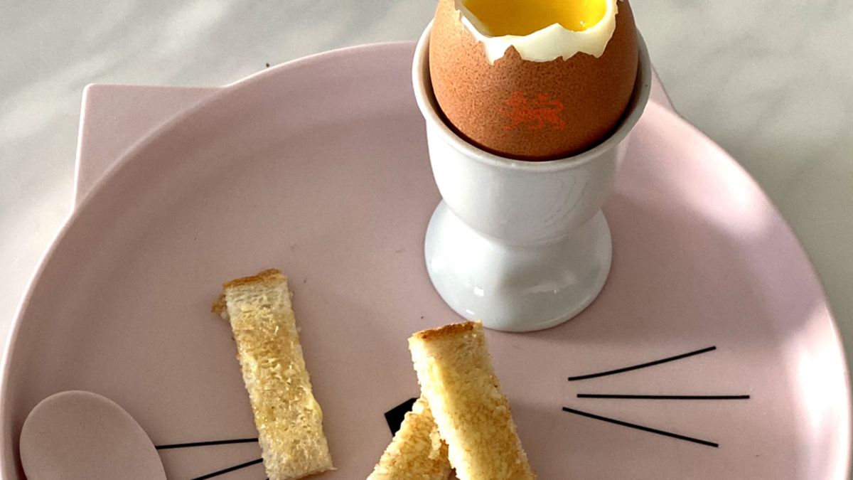 how to cook dippy eggs and soldiers