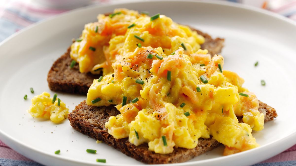 how to make fried eggs uk